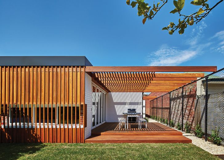 Weaving in and out: Miller House | ArchitectureAu