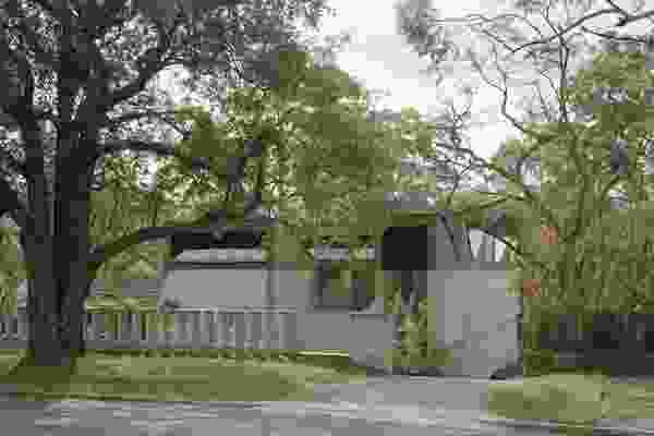 Raising the bar: Bardon Undercroft House | ArchitectureAu