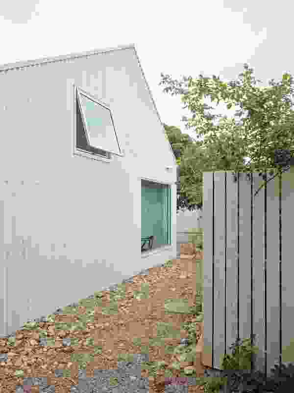astutely-elegant-a-house-for-an-artist-architectureau
