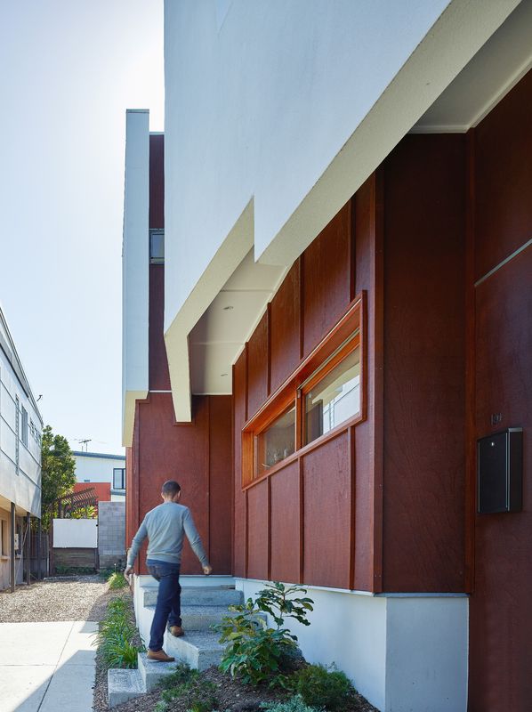 Suburban illusion: Laneway House | ArchitectureAu