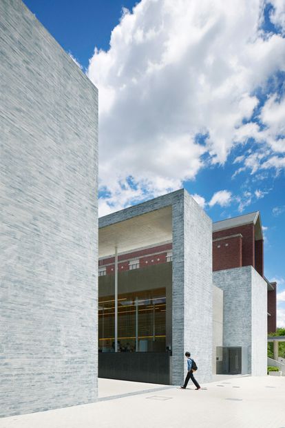 Division and attraction: Doshisha Chapel | ArchitectureAU