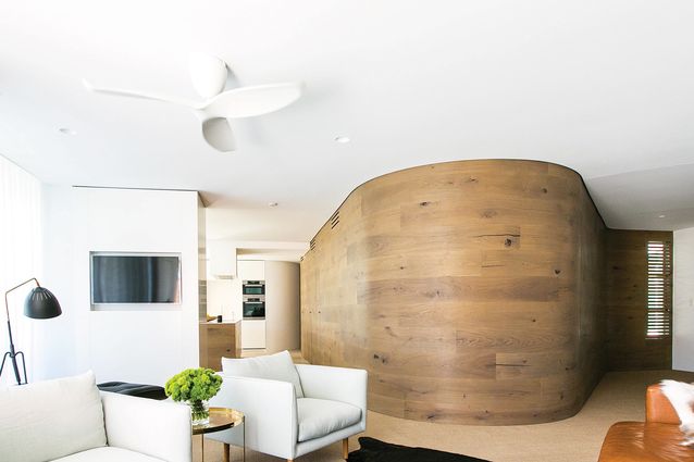 Curved timber boards used in Sydney renovation | ArchitectureAu