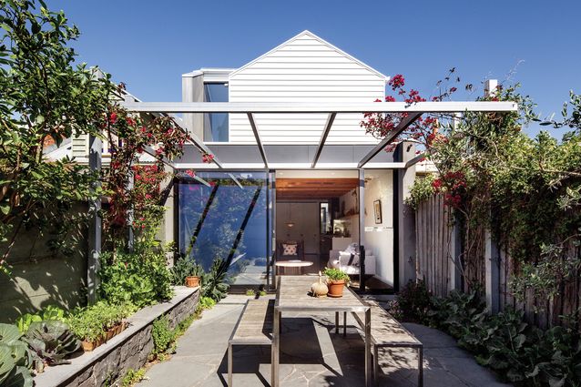 Old, new, borrowed, blue: Stray House | ArchitectureAu