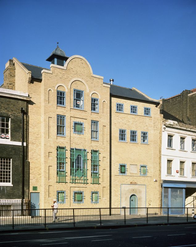 Women in architecture: The powerful, the undocumented and the deliberately overwritten ...