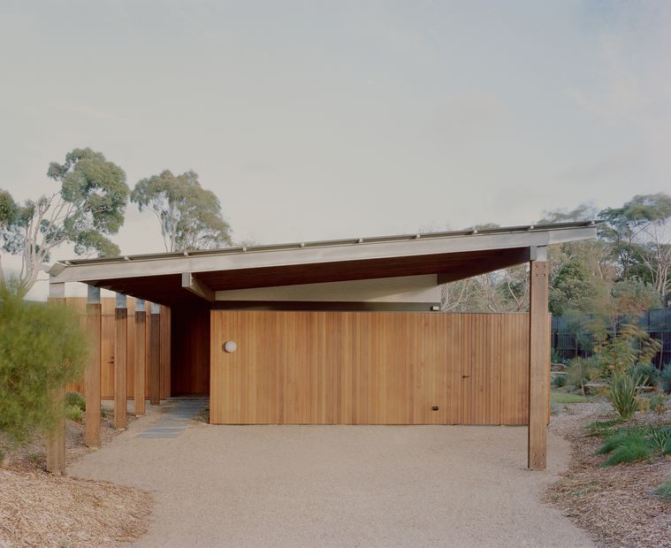 Stumpy Gully House by Markowitz Design with Stavrias Architecture ...