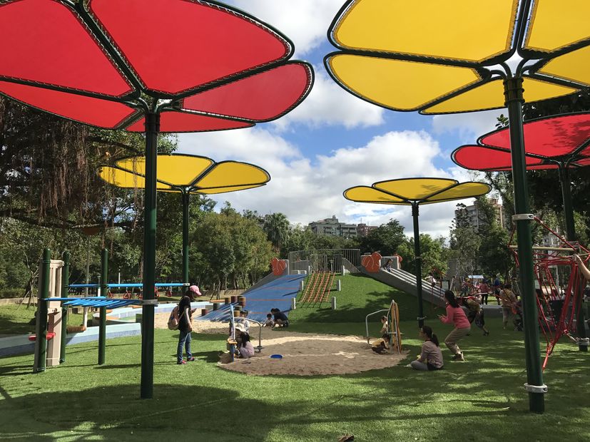 Extreme 32 shade sails by Rainbow Shade | ArchitectureAu