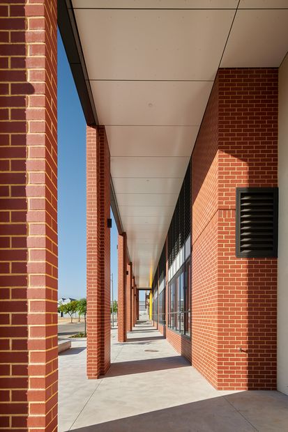 Stan & Jean Perron Child Advocacy Centre by Hunt Architects ...