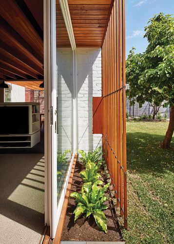 Weaving in and out: Miller House | ArchitectureAu