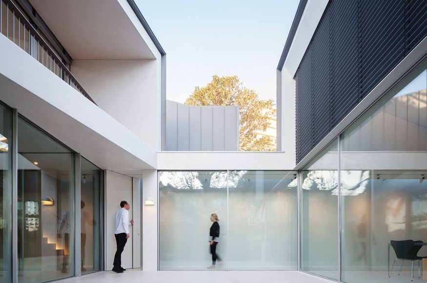 Doubly light: Fairlight houses | ArchitectureAu