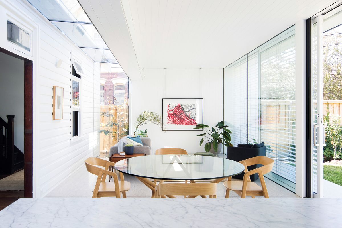 Recessive yet bold: Outside In House | ArchitectureAu