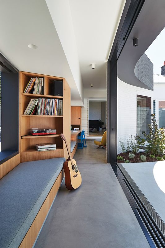 Open and shut: Perimeter House | ArchitectureAu
