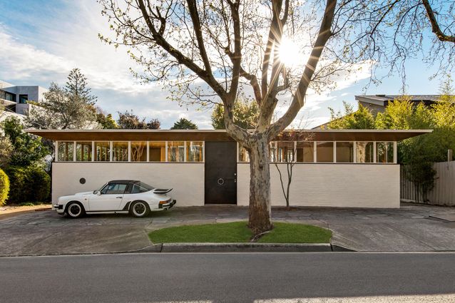 Roy Grounds's ‘striking essay in geometry’ listed for sale | ArchitectureAu