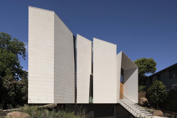 Language of carving: Limestone House | ArchitectureAu