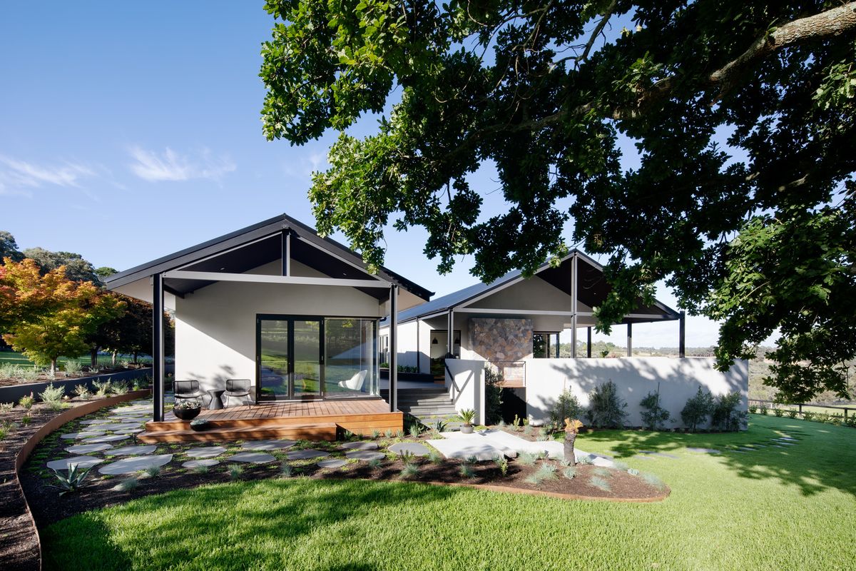 Post + Gable House by Kirsten Johnstone Architecture | ArchitectureAU