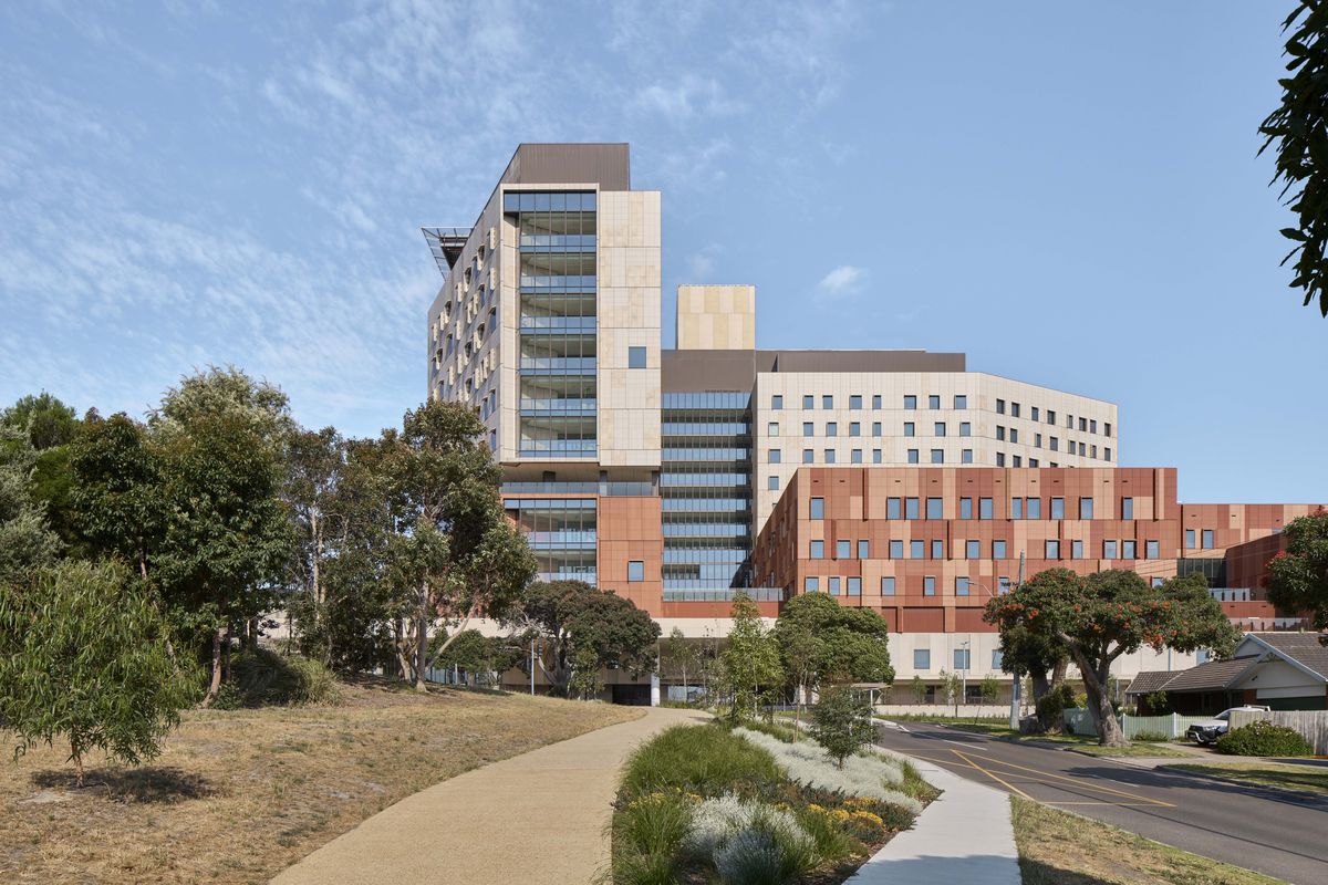 Peninsula University Hospital by Bates Smart and Architectus ...