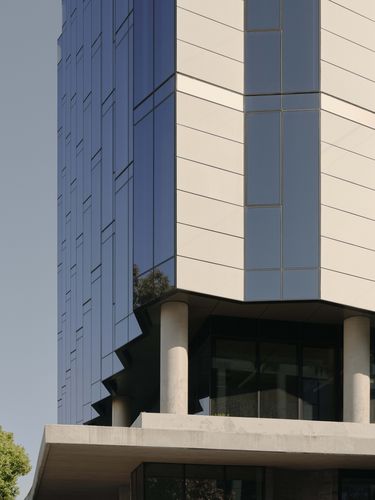 Building powered by solar facade in Australian first | ArchitectureAu